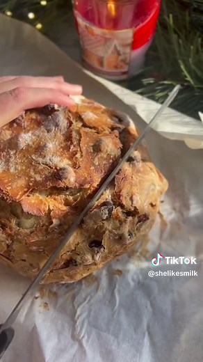 CINNAMON RAISIN BREAD from scratch!🎄🥖 give the gift of crunchy, crusty, fluffy, airy delicious artisan bread this year! My favorite way to enjoy this is warm with a big slab of butter 🧈 or toasted with a thick layer of cream cheese!! 3 cups bread flour 2 tbsp brown sugar 3/4 tsp active dry yeast 2 tsp salt 1 cup raisins 3/4 cup warm water (110 - 115 F) 3/4 cup warm milk 🐄 1. In a large bowl, add flour, salt, brown sugar, dry yeast & raisins. Stir to combine. Add warm water milk and gently mi