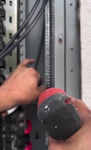 HOW TO INSTALL THE LUG THAT COMES INNTGE PANEL BOX AND WHY.