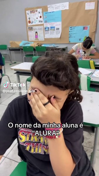 A Professora e Aluna Alura: Um Relato Inspirador