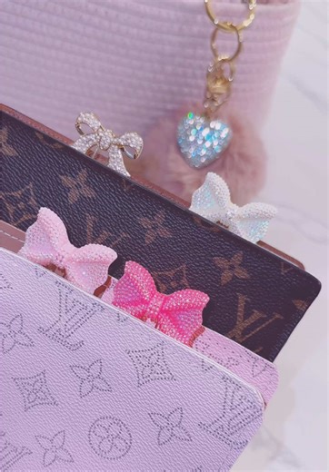 In love with these planner paper clips. 😍🎀💗✨ #planner #fyp #foryoupage #diy #louisvuitton