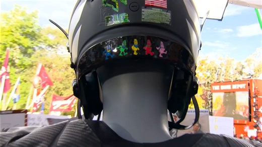 107K views · 1.6K reactions | A friend of the Ducks is a friend of mine 閭 J️ess Sims shows off Oregon’s “Grateful Ducks” uniforms — a tribute to the legendary band, the Grateful Dead — that they’ll wear today vs. Wisconsin ⚡ | College GameDay | Facebook