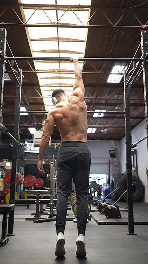 My Single Arm Pull Up/Weighted Pull Up Ratio 🏋️‍♂️ Progressing your pull up doesn’t only need to be performed by adding weight. 📊 Just like how I progress my bench, I’ll isolate different parts of the pull up to create more efficiency across the range of motion. 😁 I ended up leaning towards heavier partials a lot during my journey. 😅 But I was also weaker at the top so I need to isolate that after. 🤷‍♂️ Though it doesn’t matter how strong I am at the top if I can’t get there in the first pl