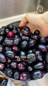 Ever tried duhat with SALT?! 🤯 This local fruit has a surprisingly delicious twist you NEED to try! #Philippines #fruits #healthy #foodhack | When In Manila