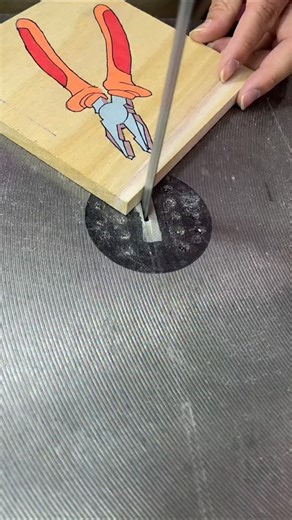 Cutting Woodblock Prints on Instagram: "So Satisfying! Watch Wood Turn into Art in This Decompression Video"