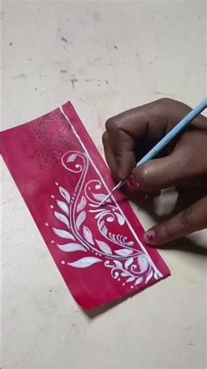 Make a simple and beautiful DIY bookmark in just a few minutes! ✂️📖This easy paper c