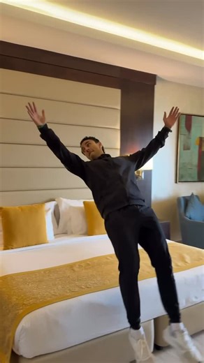 Pascal jacobsen | Lifestyle | Growth & Mindset on Instagram: "En lang køretur og en stærk weekend forude. For et par år siden ville jeg dø ved tanken omkring at slippe arbejdet bare 50% en hel weekend. I dag må jeg erkende at ordet “balance” i den grad har sin plads, for et afbalanceret nervesystem og godt liv⚖️ Life is good🔥"