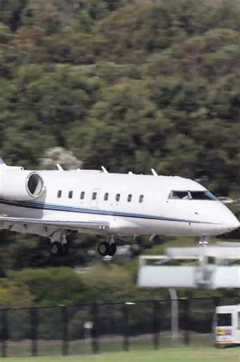 Canadair Challenger (twin-jet) (CL60) #shorts