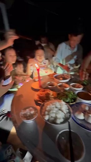 7.3K views · 69 reactions | Mọi thứ mất hết rồi, nhưng may mắn mn vẫn còn bình an, bây giờ cả nhà mình cố gắng làm lại thôi!. Để đây làm kỉ niệm bão lịch sử!! | Nữ Nguyễn | Facebook