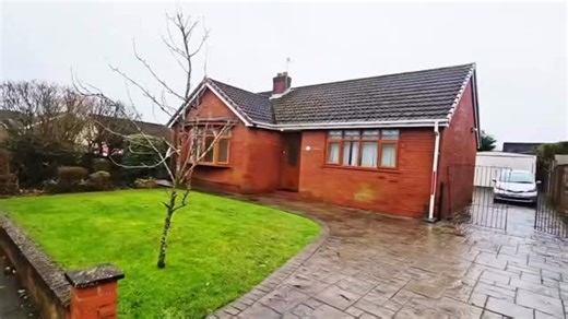 🛎️ 𝘽𝙄𝙂 𝙍𝙀𝘿𝙐𝘾𝙏𝙄𝙊𝙉! 𝙊𝙛𝙛𝙚𝙧𝙨 𝙞𝙣 𝙩𝙝𝙚 𝙧𝙚𝙜𝙞𝙤𝙣 𝙤𝙛 £289,950 📍 𝑭𝒂𝒊𝒓𝒇𝒊𝒆𝒍𝒅𝒔 𝑹𝒐𝒂𝒅, 𝑩𝒊𝒅𝒅𝒖𝒍𝒑𝒉 𝑴𝒐𝒐𝒓 https://carters-estateagents.co.uk/property?ID=34362161 ✨ Property Highlights: 🛋️ Welcoming lounge with bay window and gas fire 🌞 Separate conservatory overlooking the rear garden 🍽️ Recently fitted contemporary kitchen 🛏️ Master bedroom with modern en suite shower room 🛌 Two further well-proportioned bedrooms 🪜 Versatile loft space with Velux windo