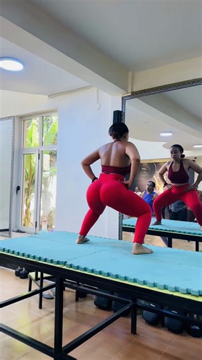 Hitting the Legs🦵& 🍑 🔥🔥Entertainment Cardio 💃🕺Place of Change 📍Bole Rwanda #fitnessdance #zumba #legday #cardiodance #funcardio @mery💪💪