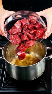 22K views · 59 reactions | En hemlighet och köttet kommer att smälta i din mun som smör! Ingredienser: smör: 150 g olivolja: 50 ml nötkött : 1 kg lök: 2 st vitlök : 10 g salt: 8 g svartpeppar: 5 g paprikapulver: 5 g senap: 30 g sojasås : 40 ml vatten: 250 ml vatten: 700 ml salt: 4 g lök: 2 st majsstärkelse : 50 g salladslök: 20 g persilja: 20 g | Cookrate - Svenska | Facebook