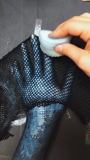 I think I caught a mermaid 🧜🏼‍♀️🐚followed the tutorial of @madeyewlooklex (the queen herself) #fyp #mermaid #mermay #bodypaint #foryoupage #makeup