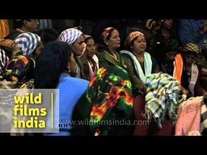 Group of devotees sing 'Thariya chofla' in Uttarakhand