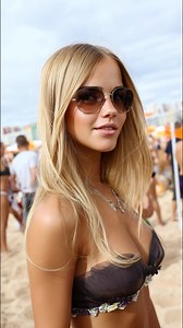 Quickly... to the beach :) #pytong #siennalook #runwayenergy #threadedpower #darkglam #fashionstrike #biteme #catwalkmood #hotstep #boldfashion #fashiontrap #strappedinstyle #threadedheat #statementdress #pytongenergy #sheknowswhatshesdoing | Pytong Pytong