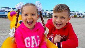 428K views · 5.3K reactions | Diana y Roma encuentran slime en la playa join group kids https://www.facebook.com/groups/308607210253056Diana .Diana y Roma aman el slime y a papá se le ocurrió entretenimiento para ellos. Escondió muchos slimes en la playa. Los niños los encontraron en la arena y jugaron con ellos.Diana Bebe - (Diana y Roma en español) Kids Diana Show - | Kids ViN | Facebook