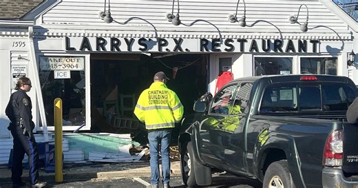 SUV crashes into Chatham restaurant, 2 hurt