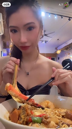 一品鲜海鲜面粥馆 Yipin Fresh Noodle on Instagram: "💎 A hidden seafood gem in Penang — and it comes with a wonderful story. The owner, a former fisherman from Nibong Tebal, brings over 20 years of hands-on experience to every bowl. For him, great seafood is all about true freshness and just the right heat. The star of the menu is the seafood noodle, featuring a broth patiently simmered for four hours. You can even hand-pick your own fresh seafood, making each bowl truly your own. The tom yum base is a p