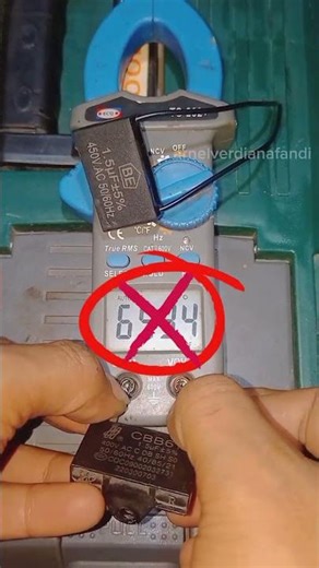 How to Test a 1.5uF Capacitor Good vs Bad Comparison #electronicsrepair#capacitortest