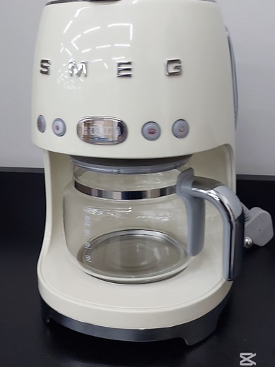 Smeg 50’s Retro Style Coffee Machine – Elegance in Your Kitchen