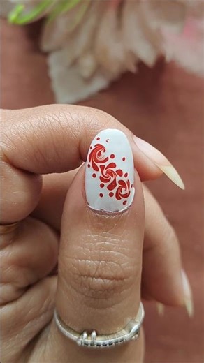 Easy nail design using dotting pen 💅#nails #nailart #reels #reelkarofeelkaro #simplenails #ytshorts