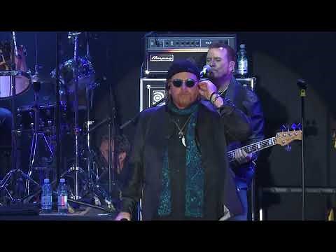 TOTO - Hold The Line Live