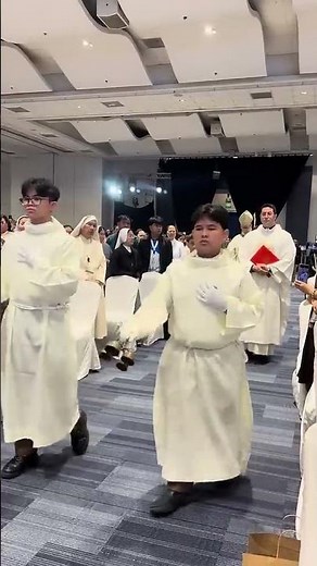 Beautiful Entrance Procession for Holy Mass with a Catholic Bishop #holymass #catholicchurch