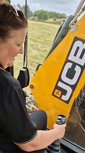 10K views · 251 reactions | We love Dual Drive!  Have you tried out the latest feature on the JCB 3CX Pro and 4CX Pro Backhoe Loaders?! ️ Discover more  https://tchjcb.com/jcb-dual-drive/ | TC Harrison JCB | Facebook