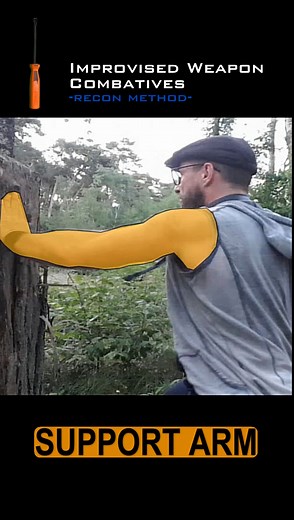 A screwdriver can be considered an opportunity weapon for self-defense, meaning it is an everyday object that can be utilized as an improvised weapon in a self-defense situation. Here are some aspects to consider: ✅Accessibility: Screwdrivers are commonly found in many households and work environments, making them easily accessible in case of an emergency or self-defense situation. ✅Structure: A screwdriver typically consists of a handle and a pointed or flat head, which can serve different purp