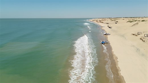 9.4K views · 108 reactions | El Golfo de Santa Clara. Contamos con hermosas playas cerca de San Luis Río Colorado con todos los servicios necesarios, este domingo el clima fue muy favorable. Los puntos malos son las personas que dejan basura a la orilla del mar, incluso botellas de cristal. Otro de los inconvenientes es el tiempo de demora en el retén militar. | Vizión San Luis RC | Facebook