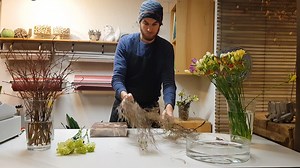 217K views · 4.7K reactions | When spring is coming it is always great to create designs that showcaes that feeling... Here a fun and easy technique to create a "nest" like frame for a bright bouquet, using Raffia, some feathers makes a good base for your creations... Inspire yourself and others.. | We all are the FlowerFactor. | Facebook