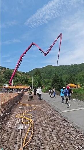 Bridge deck pouring construction process