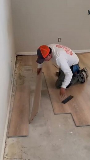 How to install Lifeproof LVP flooring! #diy flooring #LVPflooring