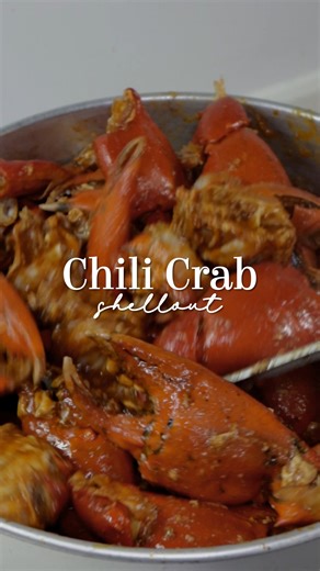 Craving Chili Crab 🦀 tapi at the same time teringin Shellout? Resepi ni dua-dua boleh! kuah Chili Crab ni boleh campur sekali dengan sotong, udang, kupang, jagung & kentang untuk jadikan Shellout style. Makan pulak dengan mantao… fuh confirm repeat! 😍 Chili Crab / Shellout Bahan utama: 2kg ketam bunga (cuci, rendam dengan 1 biji limau nipis, bilas dan tos) Bahan kisar: 300gm bawang merah 40gm bawang putih 5 cili merah 10 cili padi merah 20gm cili kering 4 biji buah keras 20gm lengkuas 20gm bel
