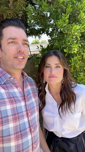 1.5M views · 8.4K reactions | Some of us just have tricky names to pronounce 藍 #CelebIOU Idina Menzel | Jonathan Silver Scott | Facebook