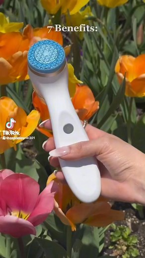 Want to know the difference between cleansing using @LumiSpa iO vs Hand washing?⬇⬇ ➡HAND washing your face can be a gentle cleansing option. But it may not be effective at removing more than surface impurities. ➡#LUMISPA treats & cleanses deep into the skin, sweeping away impurities, make up & dirt through its micro dual oscillation pore-purifying action 😃👍 IT'S Amazing!! 1 step, 2 mins 7 Benefits (1) Deep cleanse & purified skin (2) Skin renewal (3) Smoothness (4) Radiance (5) Minimise appear