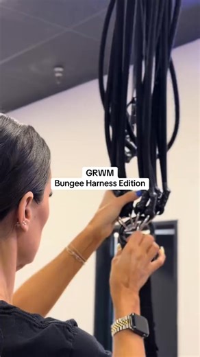 Hook into the bungee harness with me . . . . . . . . #slingbungee #slingbungeefitness #bungeefitness #bungee #bungeeworkout #bungeedance #bungeebabes #trx #aerialworkout #aerialfitness #lowimpact #lowimpactworkout #lowimpacthighcardio #grwm #grwmrou | Slingbungee