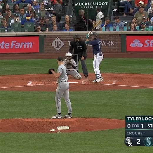 Lock it in 🔒 There goes Tyler Locklear's first big-league home run! | Seattle Mariners