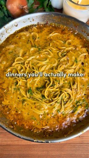 The #1 Recipe of 2025: Caramelized Onion and Garlic Spaghetti 🔥 For all of you asking - the app link for Osta is in my bio or you can search “Osta Recipes” on the App Store or Google Play store ‼️🫶 Comment “Recipe” and I’ll send you the full recipe card for free!! Sweet, savory, a little spicy... this one hits every note. Tip: Best served with with chicken, shrimp, or tofu 🫡 Ingredients: -1 large onion, thinly sliced -4 garlic cloves, minced -2 tbsp chili crisp -1 cup of cream or coconut milk