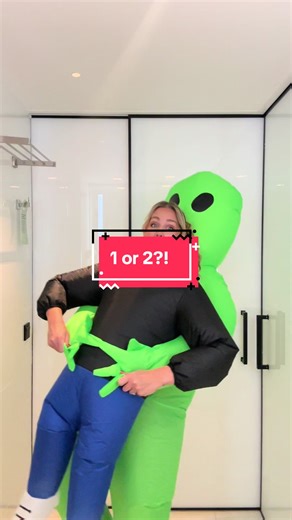 1 or 2? I’m so here for the alien suit! Haha #transition #fancydress #meninblack #mib #alien