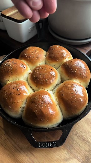 The most perfect dinner rolls! Soft, buttery rosemary garlic rills are quick to make and impossible to resist! Search Rocky Hedge Farm rosemary garlic dinner rolls for the recipe. #dinnerrolls #rolls #easyrecipe #easyrecipes #foryoupage #foryoupageofficiall #fyp #fypage #fyppppppppppppppppppppppp #foodtiktok #foodies #recipes #cookingfromscratch #fromscratch #fypシ゚viral #foodtok #recipe