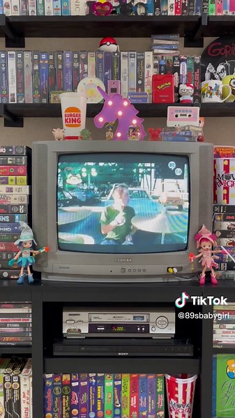 Simple Plan - Welcome to My Life 🌇 #simpleplan #2004 #mtv #rock #punk #vhs #tv #videoteca #emo #retro #videoclip #musica #music #musicvideo #canada #vintage #aesthetic #2000s #2000smusic #mexico #fyp #parati #foryou #recuerdos #infancia #nostalgia #adolescencia