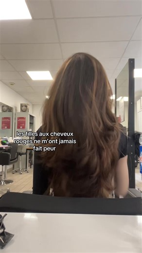 Les filles aux cheveux rouges : une tendance irrésistible