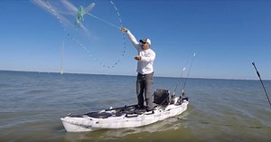 How to throw a cast net from a kayak (without flipping over) For more saltwater fishing tips like this, check out: http://bit.ly/2x1CYPh | Salt Strong