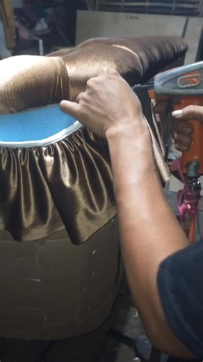 ayu fitriana ( lucky mebel) on Instagram: "ruffle installation for sofa variations 🔨🛋️🪡 #sofamanufacturer"