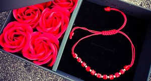 Red String Bead Bracelet in 18k Gold, Protection Bracelet, Karma and Luck - Etsy