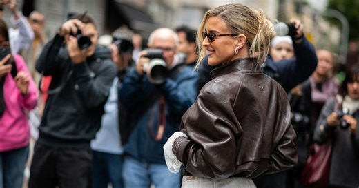 Un messy bun revisité : voici le chignon préféré des it-girls cet hiver