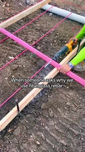 Fiberglass Rebar has its pros and cons, but mostly it’s frickin pink👷🏼‍♀️👩🏻‍🌾🌸💞 Pros: •Lighter than traditional steel rebar •Doesn’t rust or corrode •Higher tensile strength Cons •Doesn’t bend •Fibers can get under skin without proper protection #nolalandscaping #nolasidewalk #concrete #hardscaping #fiberglassrebar #uptown #nolalandscaper