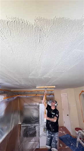 Smooth it out for the cleanest look! No more popcorn 🍿 ceilings in this kitchen! Think they will miss the popcorn/stipple ceilings? #asmr #satisfyingvideo #drywall #reels #interesting #instagood #fyp #popcornceilingremoval #construction #homeimprovement | CallJamie Paintingdrywall
