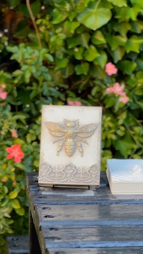 Watch as we bring one of our latest Memory Blocks from our Fall Collection - the Honey Bee to life 🧡🍂 Paint the “T606 - Honey Bee” Memory Block with us and leave a ✨ in the comments below if you are waiting for it to arrive 😍 ▪️ Shop our T606 - Honey Bee Memory Block now 😍➡️ Link in bio! #bee #honeybee #naturessoldier #beeart #honeybeeinspo #fallcollection #fallwintercollection #newfallwintercollection #newfallcollection #fallart #artsyfartsy #artcommunity #fallcrafts #fallgifting #siddicken