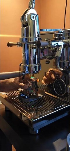 pulling an espresso shot using the lever machine profitec pro 800 & unboxing the cocinare kiss cup !